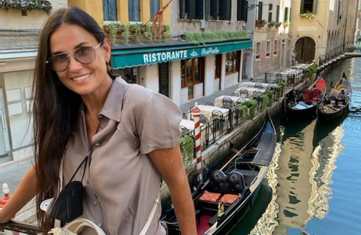 Деми Мур на 60 | EVA.bg