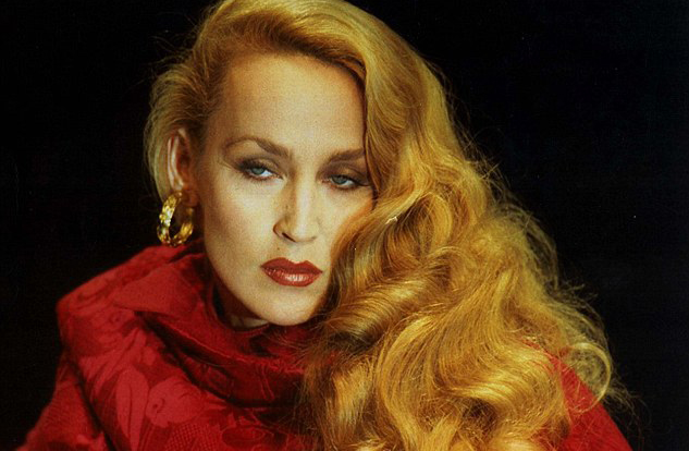 След 40 години отряза косата си | EVA.bg