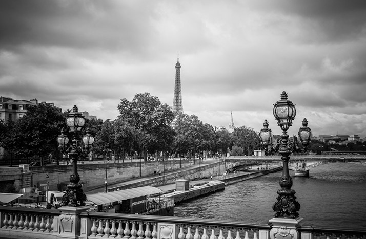 Площадът пред Лувъра | EVA.bg