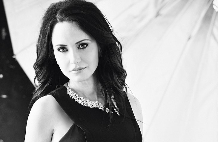 Ани Александрова - На 40, секси и сама | EVA.bg